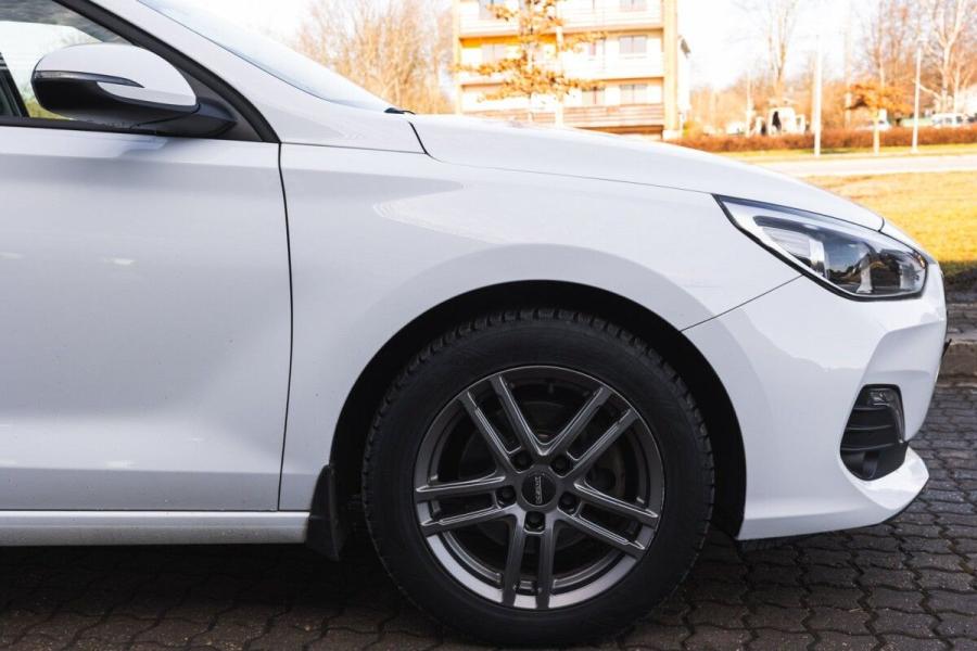 White Hyundai i30 2020 in Ventspils, with an engine capacity of 1.60 L and mileage of 123 thousand km for 7000 €, photo 10 on AUTOMOTO.COM.LV