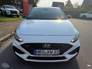 White Hyundai i30 2023 in Kaunas, with an engine capacity of 2.00 L and mileage of 21 thousand km for 32690 €, photo 3 on AUTOMOTO.COM.LV