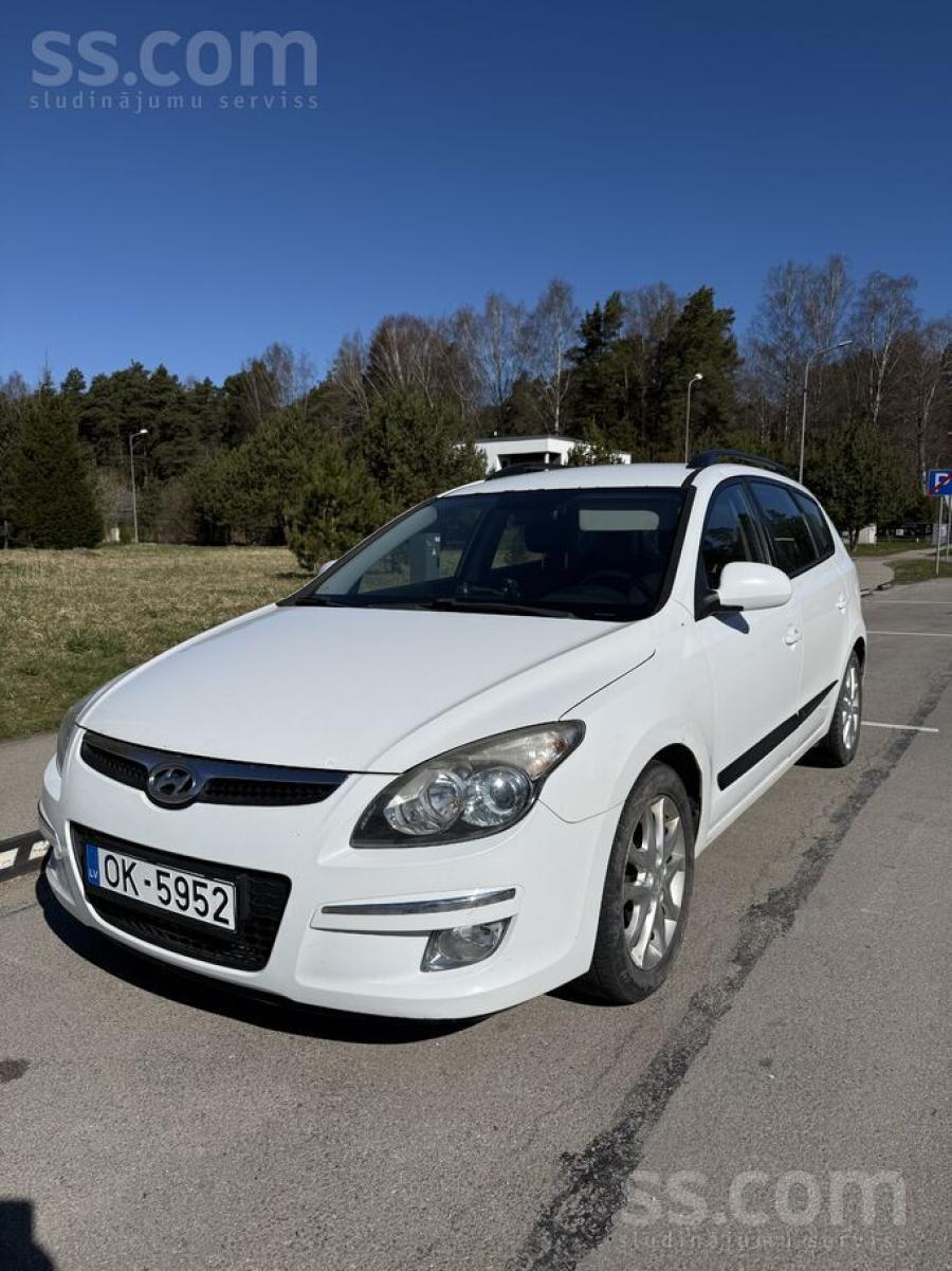 Белый Хендай i30 2009 в Рига, объемом двигателя 1.60 л и пробегом 275 тыс. км за 2100 €, фото 1 на AUTOMOTO.COM.LV