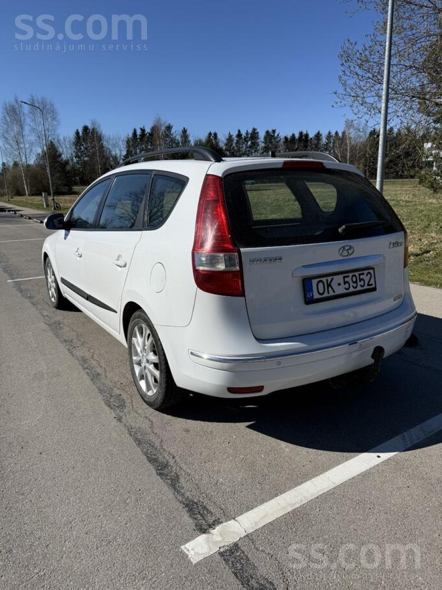Белый Хендай i30 2009 в Рига, объемом двигателя 1.60 л и пробегом 275 тыс. км за 2100 €, фото 7 на AUTOMOTO.COM.LV