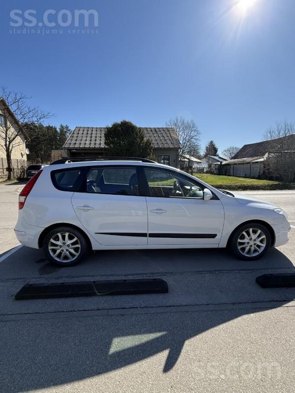 Balts Hyundai i30 2009 Rīga, ar dzinēja tilpumu 1.60 L un nobraukumu 275 tūkst. km par 2100 €, foto 8 vietnē AUTOMOTO.COM.LV