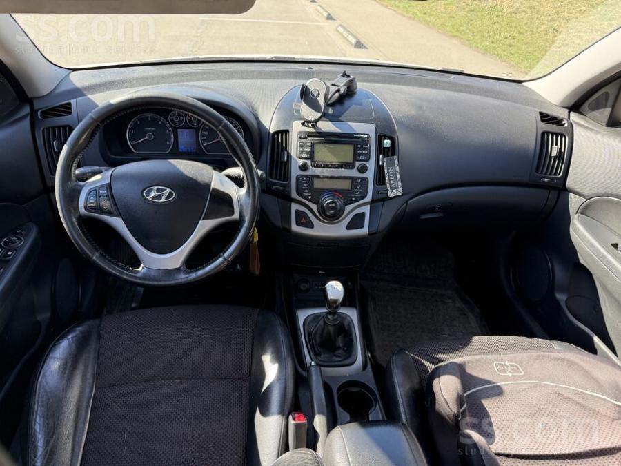Белый Хендай i30 2009 в Рига, объемом двигателя 1.60 л и пробегом 275 тыс. км за 2100 €, фото 11 на AUTOMOTO.COM.LV