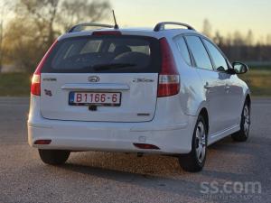 Белый Хендай i30 2010 в Лиепая, объемом двигателя 1.60 л и пробегом 289 тыс. км за 3250 €, фото 7 на AUTOMOTO.COM.LV