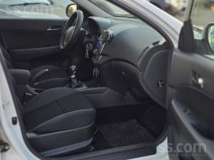 Белый Хендай i30 2010 в Лиепая, объемом двигателя 1.60 л и пробегом 289 тыс. км за 3250 €, фото 16 на AUTOMOTO.COM.LV