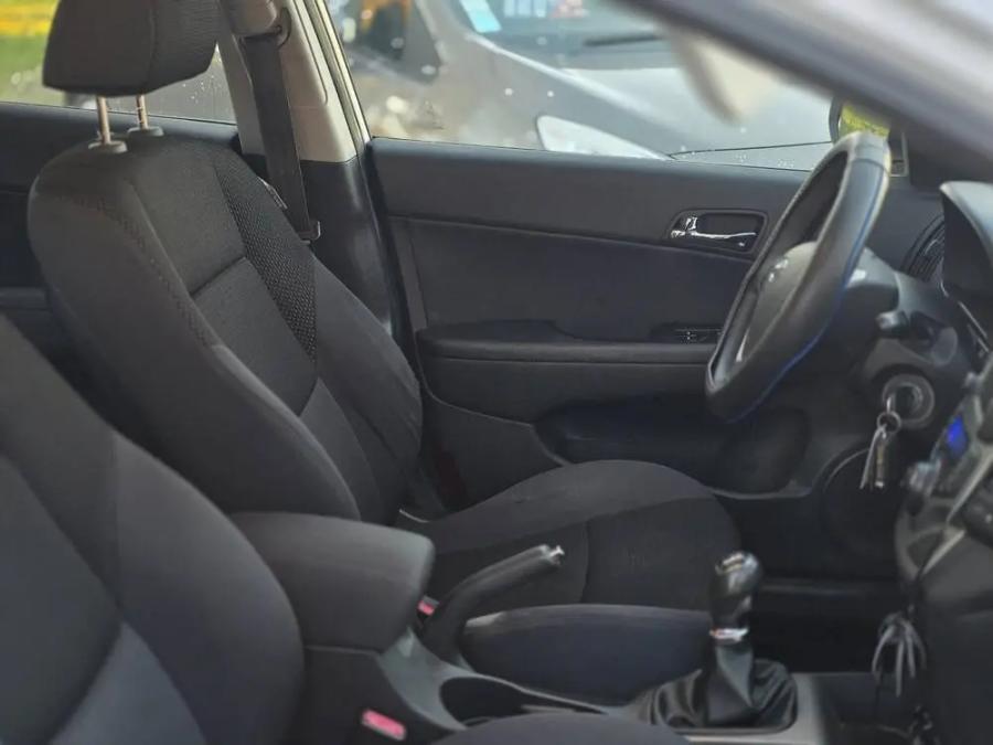 Белый Хендай i30 2010 в Гробиня, объемом двигателя 1.60 л и пробегом 289 тыс. км за 3250 €, фото 17 на AUTOMOTO.COM.LV