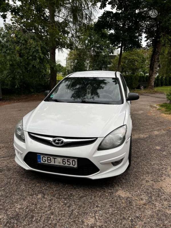 Белый Хендай i30 2010 в Каунас, объемом двигателя 1.60 л и пробегом 253 тыс. км за 800 €, фото 1 на AUTOMOTO.COM.LV