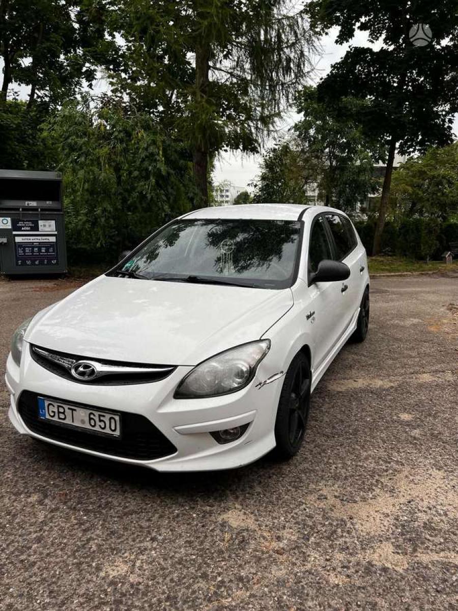 Белый Хендай i30 2010 в Каунас, объемом двигателя 1.60 л и пробегом 253 тыс. км за 800 €, фото 3 на AUTOMOTO.COM.LV