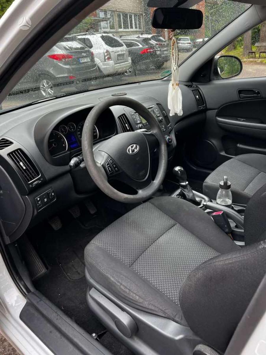 Белый Хендай i30 2010 в Каунас, объемом двигателя 1.60 л и пробегом 253 тыс. км за 800 €, фото 8 на AUTOMOTO.COM.LV