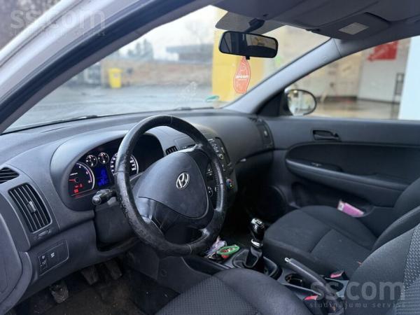 Balts Hyundai i30 2010 Rīga, ar dzinēja tilpumu 1.60 L un nobraukumu 321 tūkst. km par 2500 €, foto 10 vietnē AUTOMOTO.COM.LV