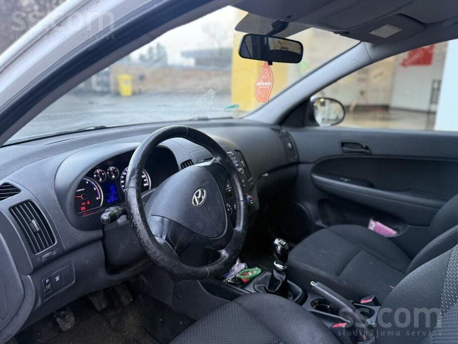 Белый Хендай i30 2010 в Рига, объемом двигателя 1.60 л и пробегом 321 тыс. км за 2500 €, фото 10 на AUTOMOTO.COM.LV