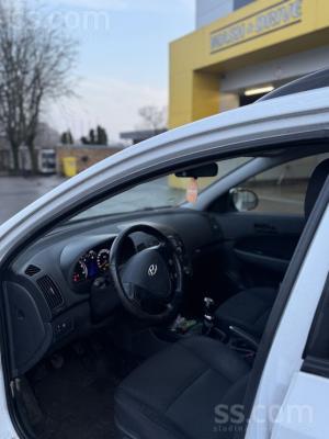 Белый Хендай i30 2010 в Рига, объемом двигателя 1.60 л и пробегом 321 тыс. км за 2500 €, фото 11 на AUTOMOTO.COM.LV