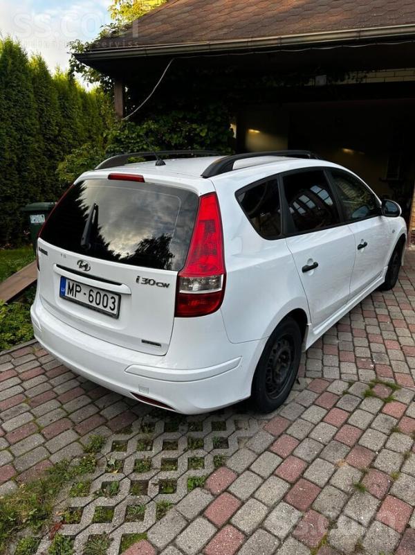 Хендай i30 2010 в Рига на AUTOMOTO.COM.LV Белый Хендай i30 2010 в Рига, объемом двигателя 1.60 л и пробегом 318 тыс. км за 1450 €, фото 3 на AUTOMOTO.COM.LV