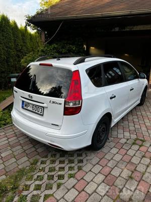 White Hyundai i30 2010 in Riga, with an engine capacity of 1.60 L and mileage of 318 thousand km for 1450 €, photo 3 on AUTOMOTO.COM.LV