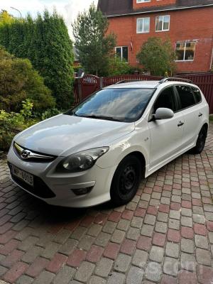 White Hyundai i30 2010 in Riga, with an engine capacity of 1.60 L and mileage of 318 thousand km for 1450 €, photo 5 on AUTOMOTO.COM.LV