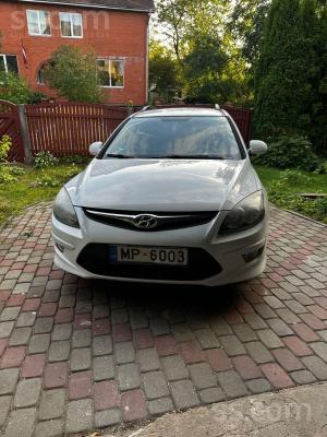 White Hyundai i30 2010 in Riga, with an engine capacity of 1.60 L and mileage of 318 thousand km for 1450 €, photo 6 on AUTOMOTO.COM.LV
