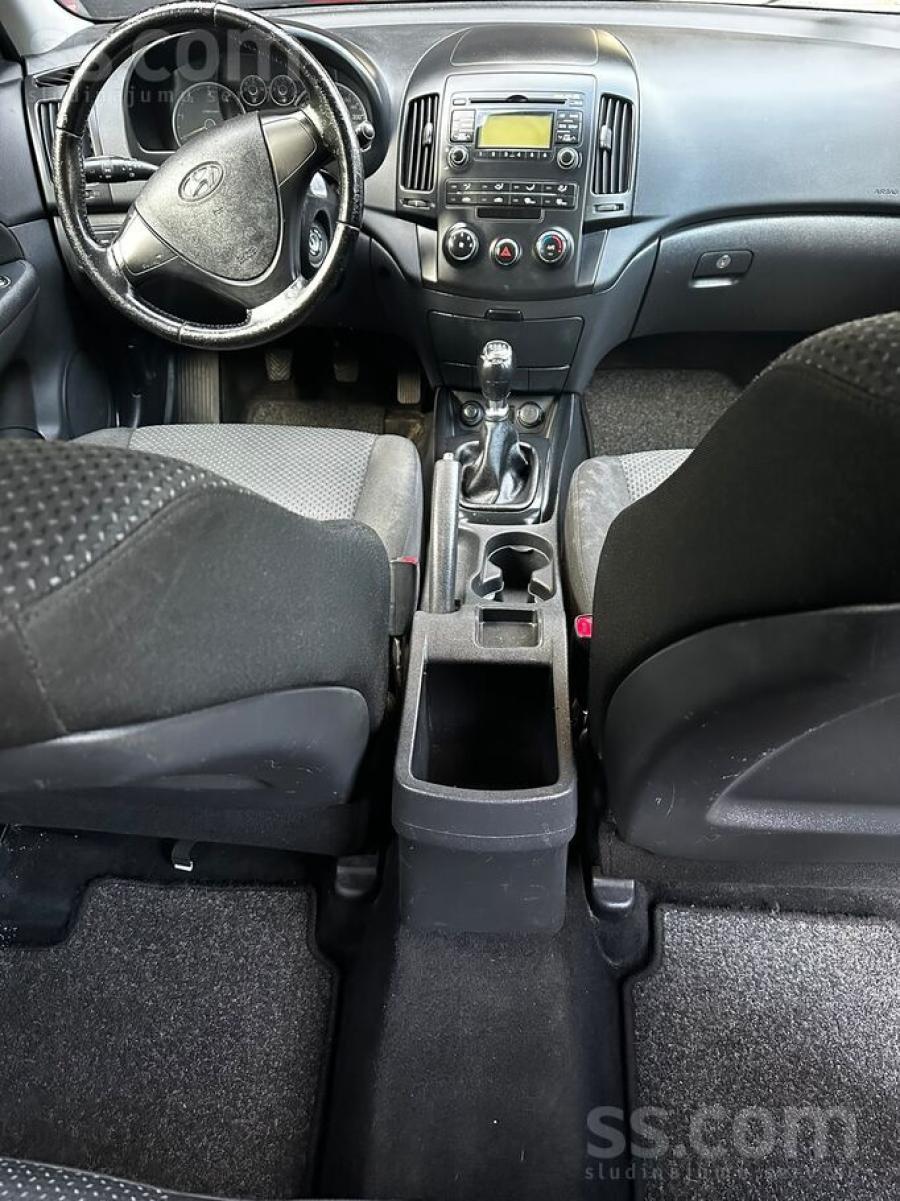 White Hyundai i30 2010 in Riga, with an engine capacity of 1.60 L and mileage of 318 thousand km for 1450 €, photo 10 on AUTOMOTO.COM.LV