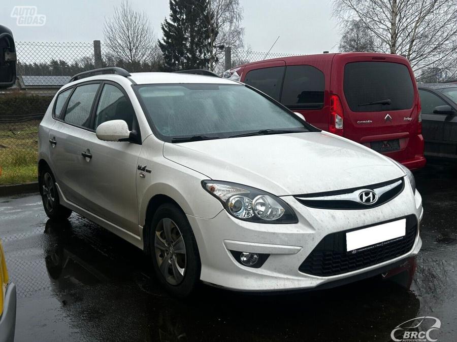 Balts Hyundai i30 2012 Avižieniai, ar dzinēja tilpumu 1.40 L un nobraukumu 240 tūkst. km par 990 €, foto 3 vietnē AUTOMOTO.COM.LV