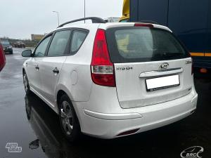 Balts Hyundai i30 2012 Avižieniai, ar dzinēja tilpumu 1.40 L un nobraukumu 240 tūkst. km par 990 €, foto 4 vietnē AUTOMOTO.COM.LV