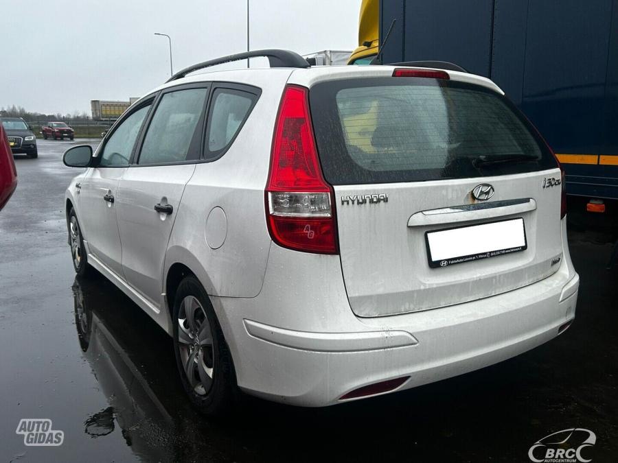 Balts Hyundai i30 2012 Avižieniai, ar dzinēja tilpumu 1.40 L un nobraukumu 240 tūkst. km par 990 €, foto 4 vietnē AUTOMOTO.COM.LV