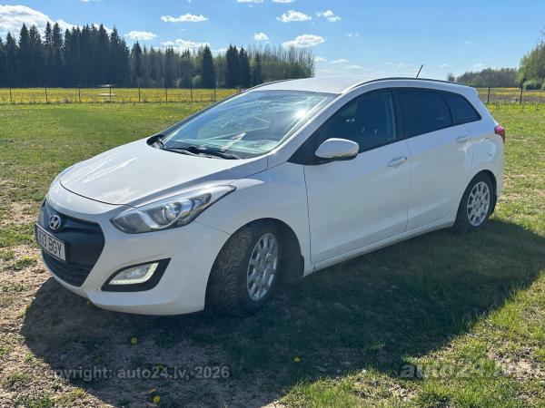 White Hyundai i30 2012 in Tallinn, with an engine capacity of 1.60 L and mileage of 372 thousand km for 3700 €, photo 1 on AUTOMOTO.COM.LV