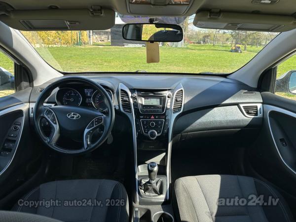 White Hyundai i30 2012 in Tallinn, with an engine capacity of 1.60 L and mileage of 372 thousand km for 3700 €, photo 8 on AUTOMOTO.COM.LV