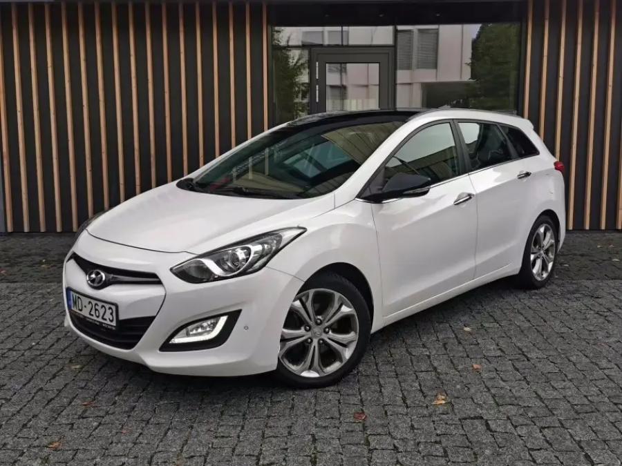 White Hyundai i30 2012 in Riga, with an engine capacity of 1.60 L and mileage of 179 thousand km for 6750 €, photo 1 on AUTOMOTO.COM.LV