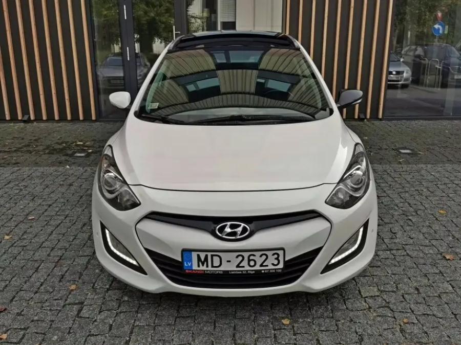 White Hyundai i30 2012 in Riga, with an engine capacity of 1.60 L and mileage of 179 thousand km for 6750 €, photo 3 on AUTOMOTO.COM.LV