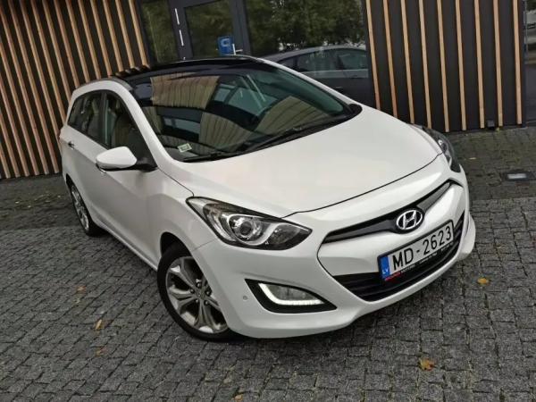 White Hyundai i30 2012 in Riga, with an engine capacity of 1.60 L and mileage of 179 thousand km for 6750 €, photo 3 on AUTOMOTO.COM.LV