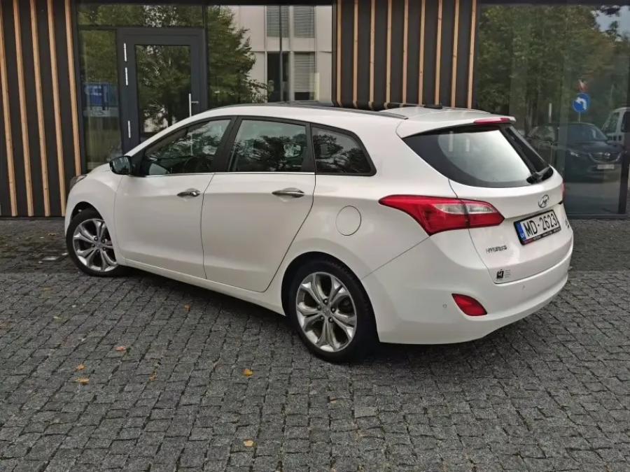 White Hyundai i30 2012 in Riga, with an engine capacity of 1.60 L and mileage of 179 thousand km for 6750 €, photo 6 on AUTOMOTO.COM.LV