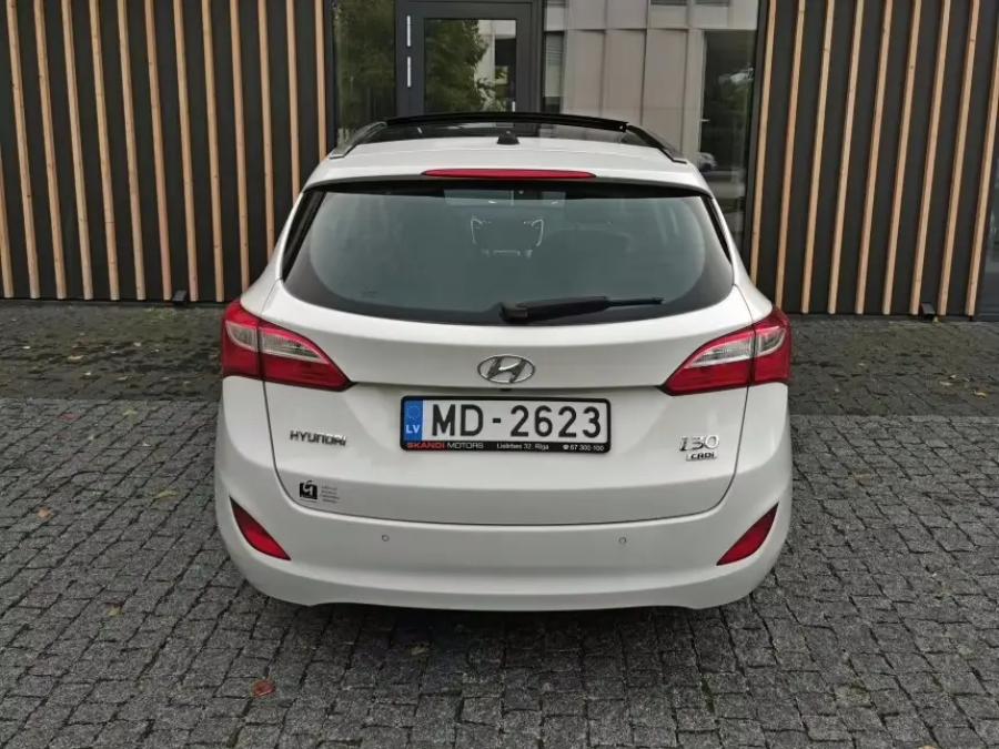 White Hyundai i30 2012 in Riga, with an engine capacity of 1.60 L and mileage of 179 thousand km for 6750 €, photo 7 on AUTOMOTO.COM.LV