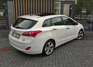 White Hyundai i30 2012 in Riga, with an engine capacity of 1.60 L and mileage of 179 thousand km for 6750 €, photo 8 on AUTOMOTO.COM.LV