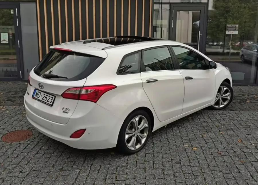 White Hyundai i30 2012 in Riga, with an engine capacity of 1.60 L and mileage of 179 thousand km for 6750 €, photo 8 on AUTOMOTO.COM.LV
