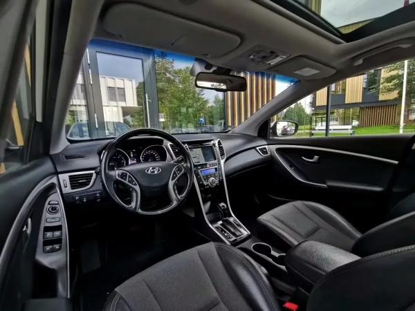White Hyundai i30 2012 in Riga, with an engine capacity of 1.60 L and mileage of 179 thousand km for 6750 €, photo 8 on AUTOMOTO.COM.LV