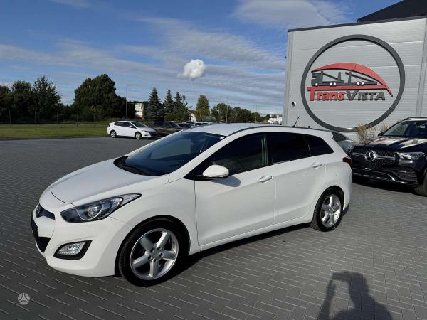 Белый Хендай i30 2013 в Тельшяй, объемом двигателя 1.58 л и пробегом 229 тыс. км за 4500 €, фото 3 на AUTOMOTO.COM.LV