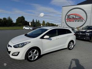 White Hyundai i30 2013 in Telschi, with an engine capacity of 1.58 L and mileage of 229 thousand km for 4500 €, photo 4 on AUTOMOTO.COM.LV