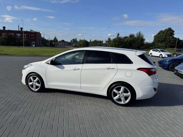 Белый Хендай i30 2013 в Тельшяй, объемом двигателя 1.58 л и пробегом 229 тыс. км за 4500 €, фото 4 на AUTOMOTO.COM.LV
