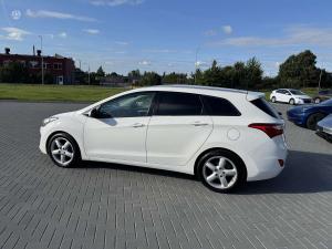 White Hyundai i30 2013 in Telschi, with an engine capacity of 1.58 L and mileage of 229 thousand km for 4500 €, photo 5 on AUTOMOTO.COM.LV