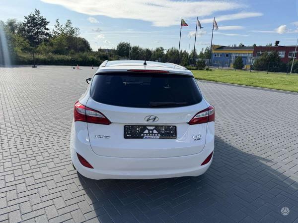 Белый Хендай i30 2013 в Тельшяй, объемом двигателя 1.58 л и пробегом 229 тыс. км за 4500 €, фото 6 на AUTOMOTO.COM.LV