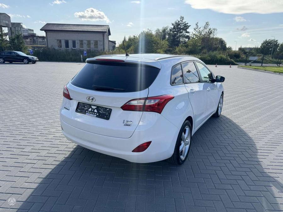 White Hyundai i30 2013 in Telschi, with an engine capacity of 1.58 L and mileage of 229 thousand km for 4500 €, photo 8 on AUTOMOTO.COM.LV