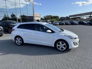 White Hyundai i30 2013 in Telschi, with an engine capacity of 1.58 L and mileage of 229 thousand km for 4500 €, photo 10 on AUTOMOTO.COM.LV