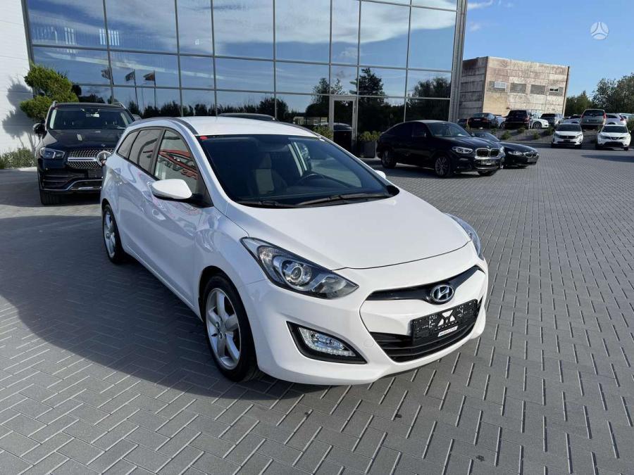 White Hyundai i30 2013 in Telschi, with an engine capacity of 1.58 L and mileage of 229 thousand km for 4500 €, photo 11 on AUTOMOTO.COM.LV