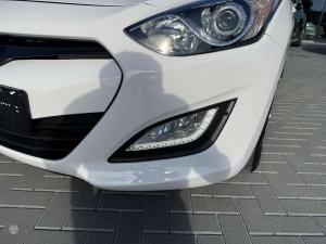 White Hyundai i30 2013 in Telschi, with an engine capacity of 1.58 L and mileage of 229 thousand km for 4500 €, photo 12 on AUTOMOTO.COM.LV