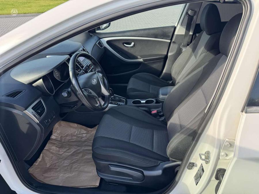 White Hyundai i30 2013 in Telschi, with an engine capacity of 1.58 L and mileage of 229 thousand km for 4500 €, photo 15 on AUTOMOTO.COM.LV
