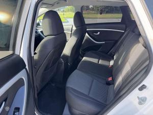 White Hyundai i30 2013 in Telschi, with an engine capacity of 1.58 L and mileage of 229 thousand km for 4500 €, photo 18 on AUTOMOTO.COM.LV
