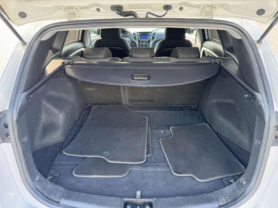 White Hyundai i30 2013 in Telschi, with an engine capacity of 1.58 L and mileage of 229 thousand km for 4500 €, photo 19 on AUTOMOTO.COM.LV