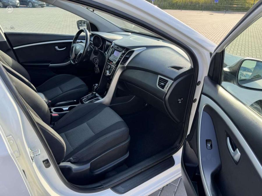 White Hyundai i30 2013 in Telschi, with an engine capacity of 1.58 L and mileage of 229 thousand km for 4500 €, photo 21 on AUTOMOTO.COM.LV