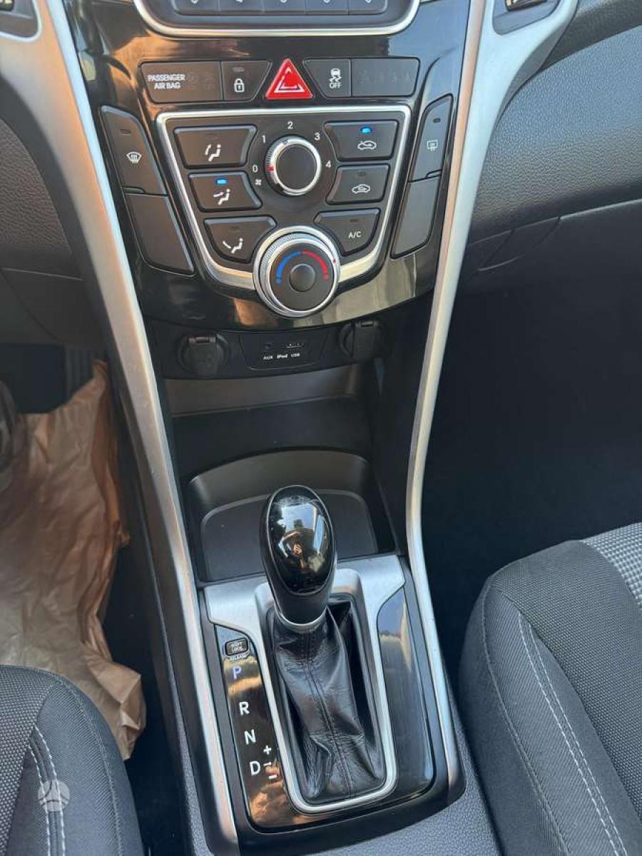 White Hyundai i30 2013 in Telschi, with an engine capacity of 1.58 L and mileage of 229 thousand km for 4500 €, photo 24 on AUTOMOTO.COM.LV