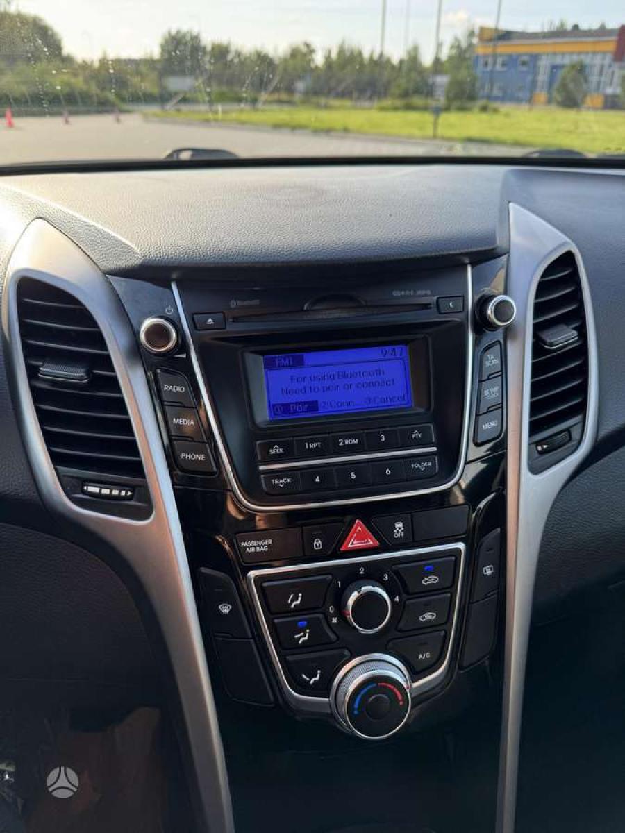 White Hyundai i30 2013 in Telschi, with an engine capacity of 1.58 L and mileage of 229 thousand km for 4500 €, photo 25 on AUTOMOTO.COM.LV