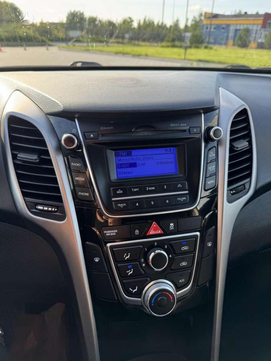 White Hyundai i30 2013 in Telschi, with an engine capacity of 1.58 L and mileage of 229 thousand km for 4500 €, photo 26 on AUTOMOTO.COM.LV