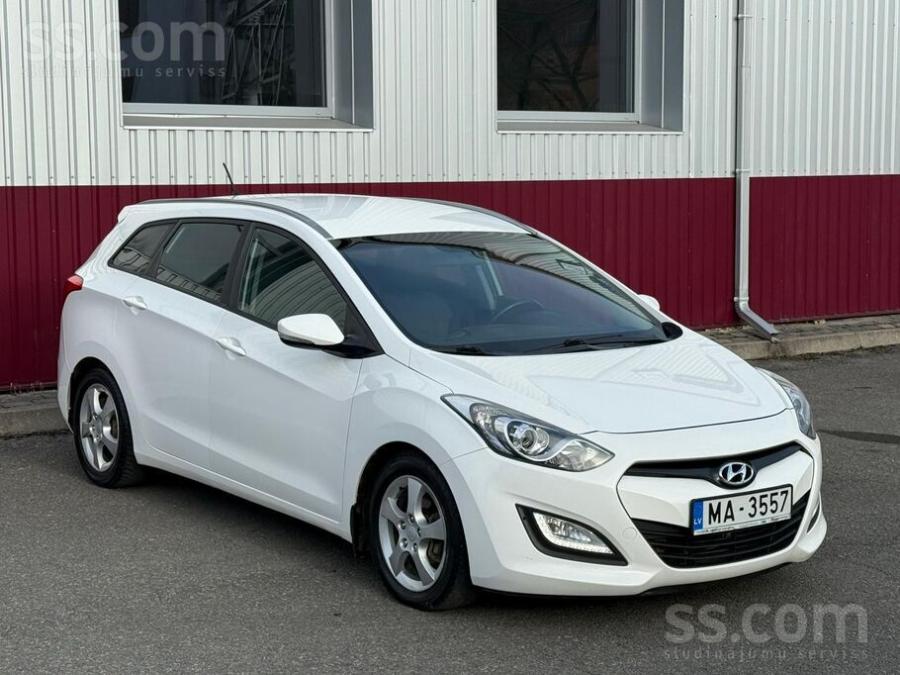 Белый Хендай i30 2014 в Рига, объемом двигателя 1.60 л и пробегом 282 тыс. км за 3990 €, фото 1 на AUTOMOTO.COM.LV